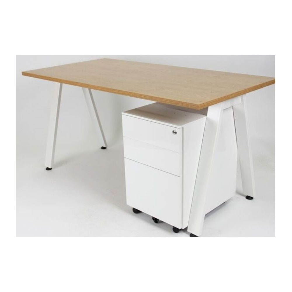 Vee Contract Desk – Keen Office